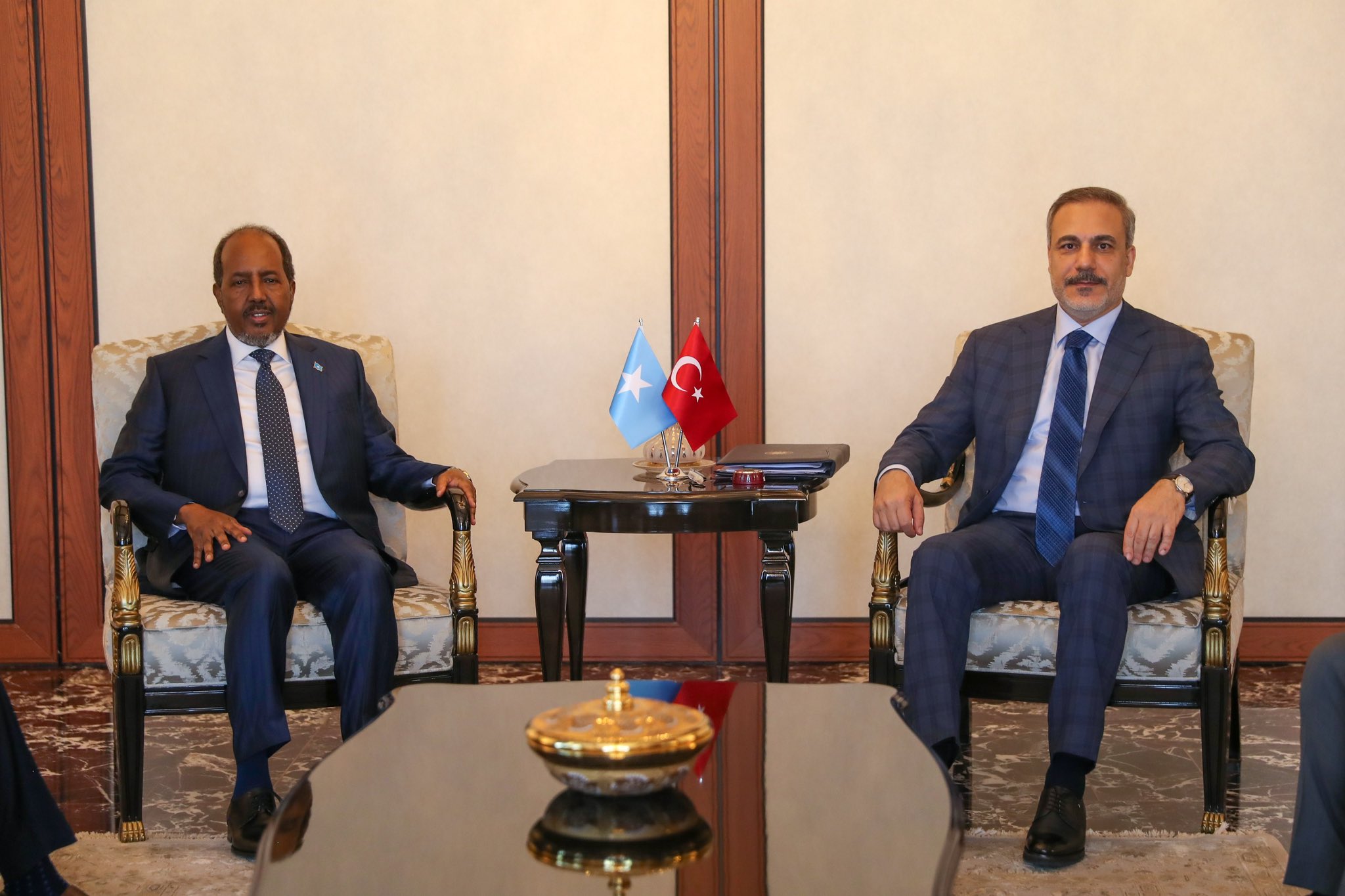 Minister of Foreign Affairs Hakan Fidan met with Hassan Sheikh Mohamud, President of Somalia, 17 ...
